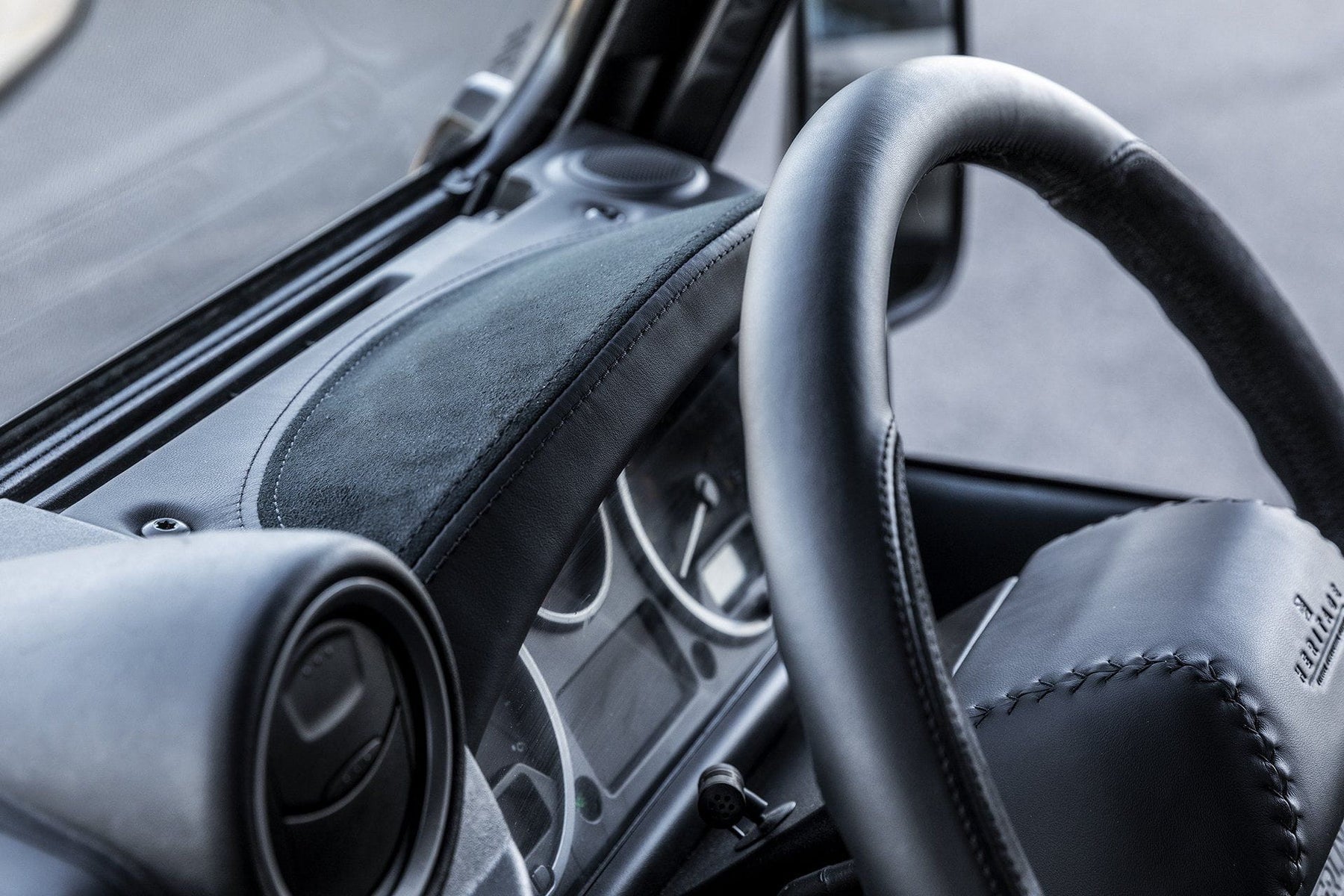 Land Rover Classic Defender 110 Interior Conversion: Blade Design ...