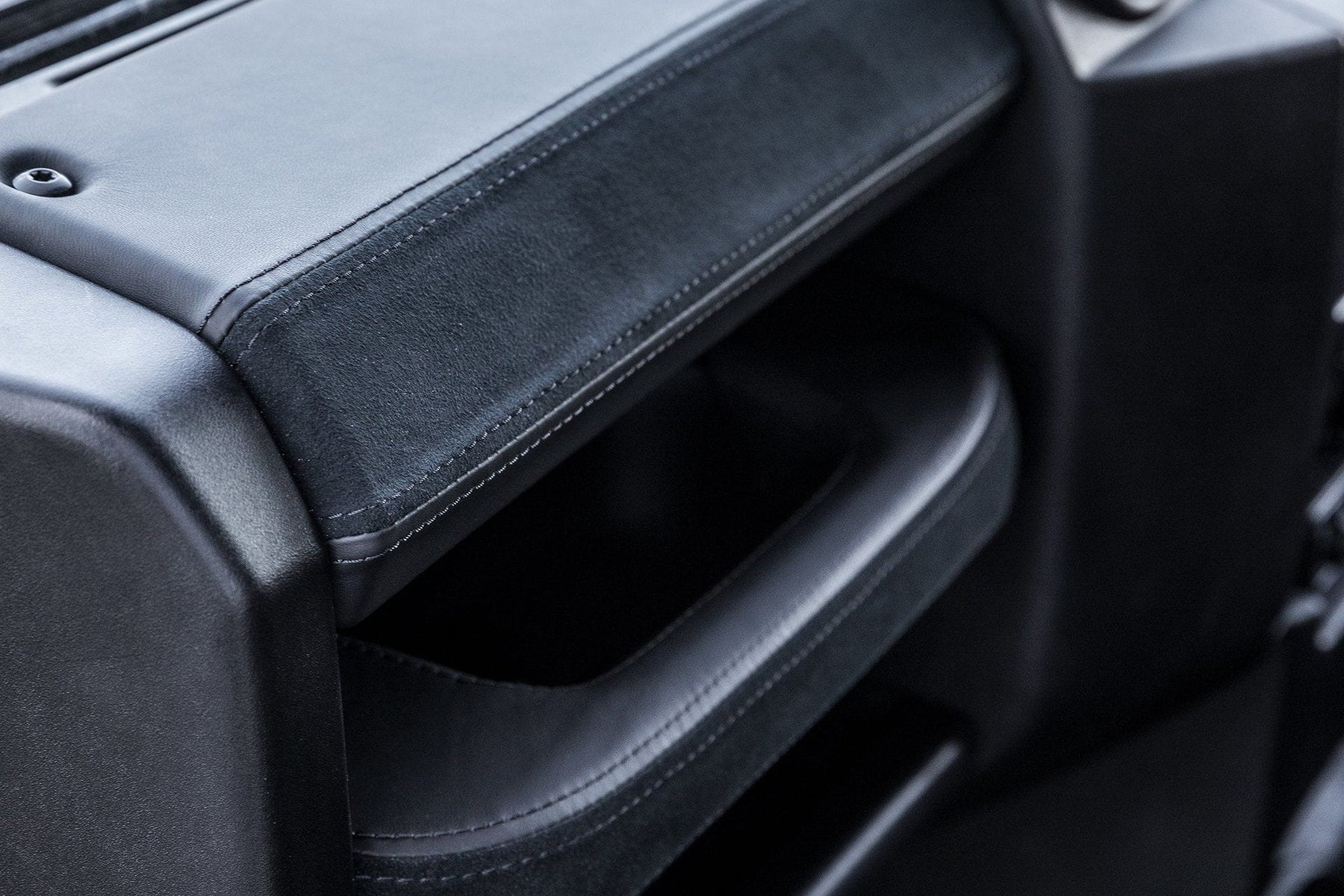 Land Rover Classic Defender 110 Interior Conversion: Blade Design ...