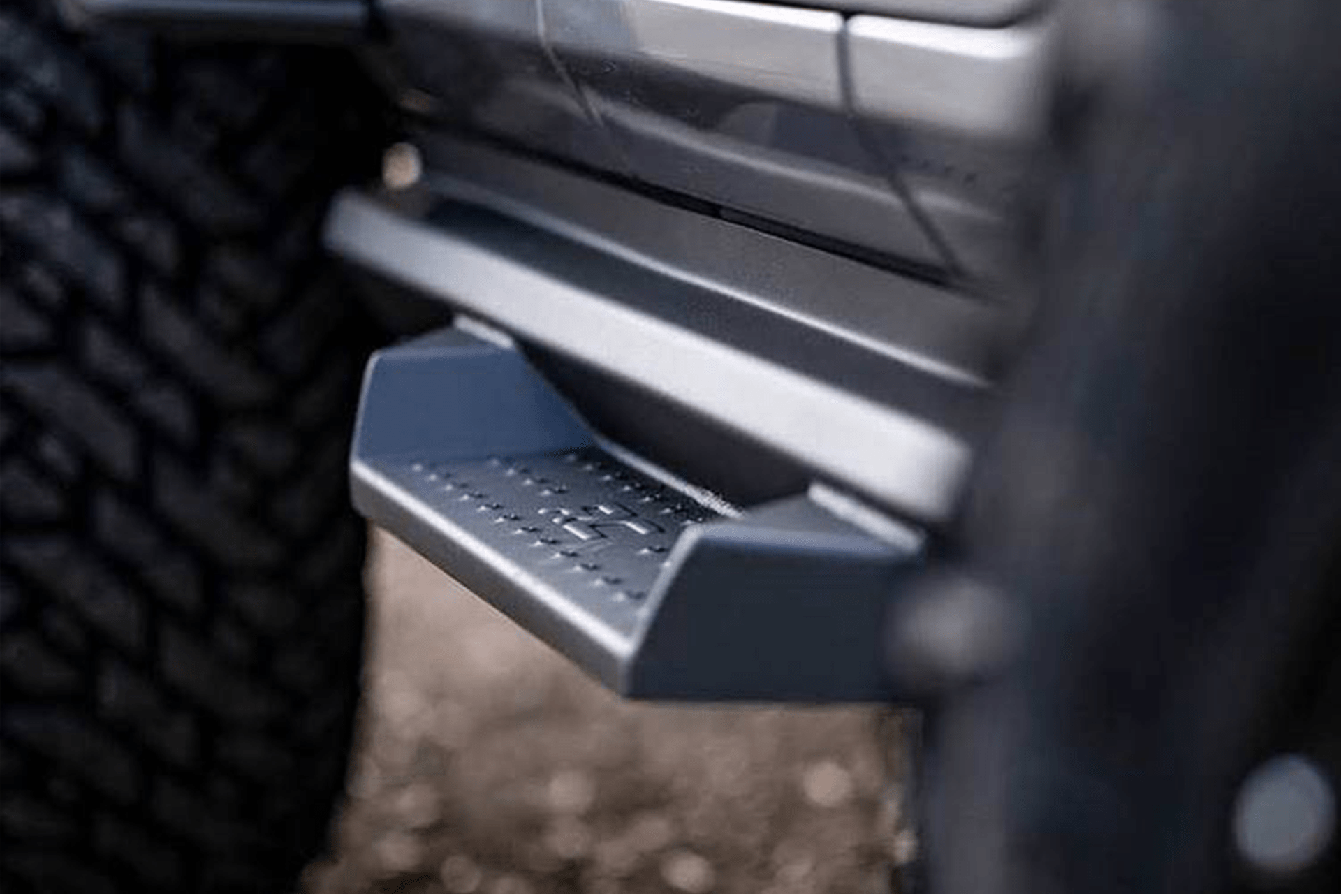 Jeep Side Steps DS2 Rough Country – Sterling Automotive Design